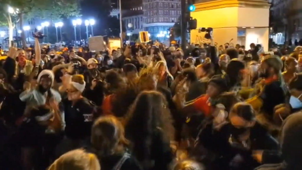 Oakland protesters dance in the streets - ABC News