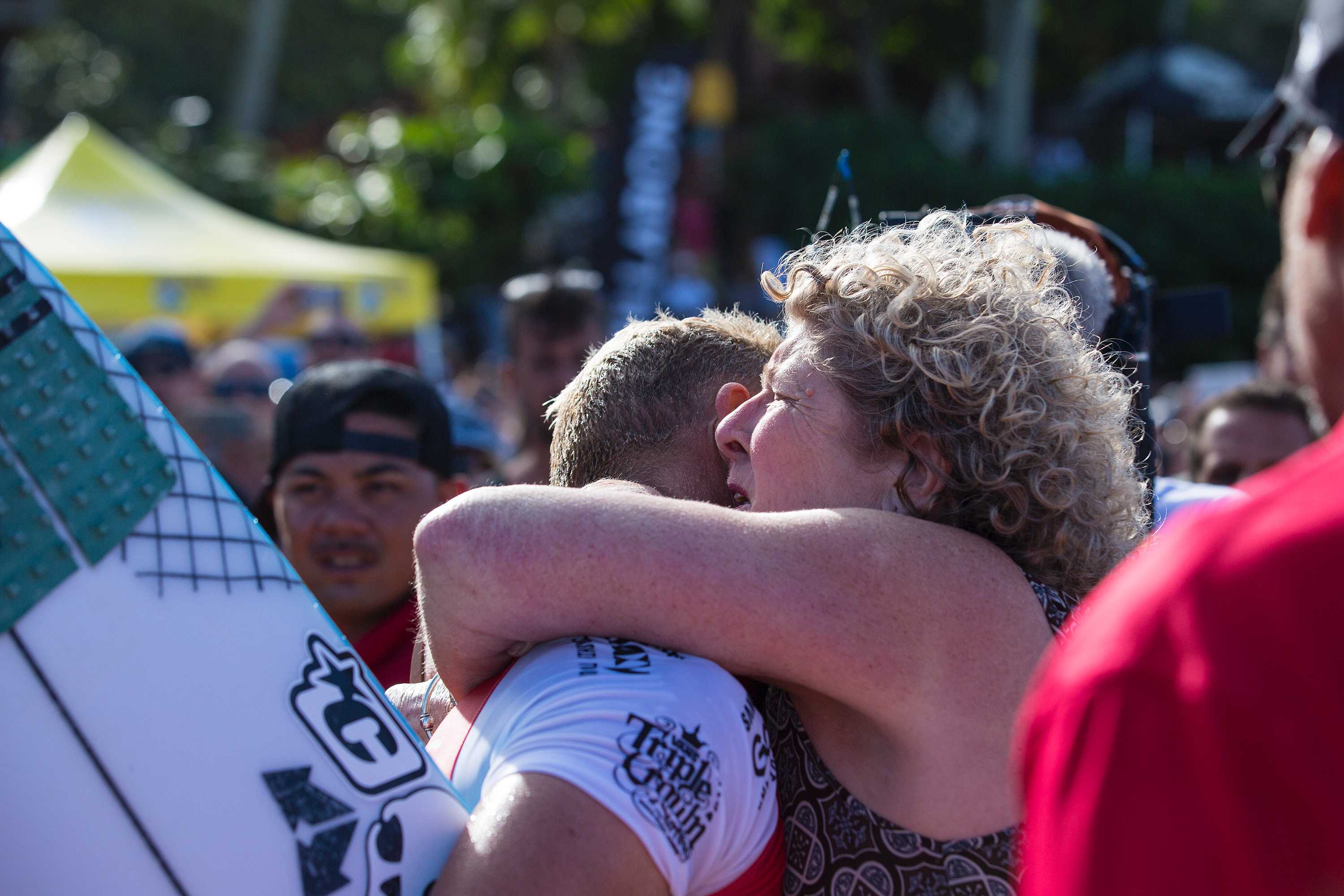 Mick Fanning faced with beating Kelly Slater at Pipe Masters to claim ...