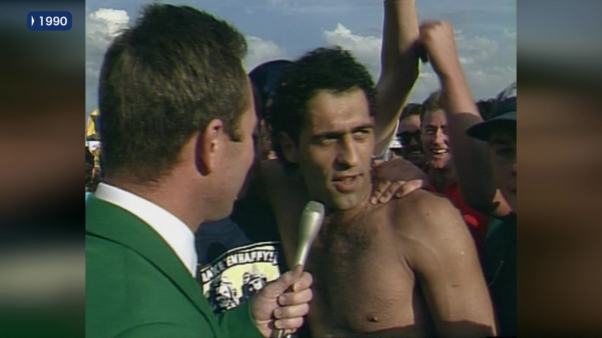 Ross Booth speaks to 'Jack' Aziz after the 1990 VFA Grand Final - ABC News