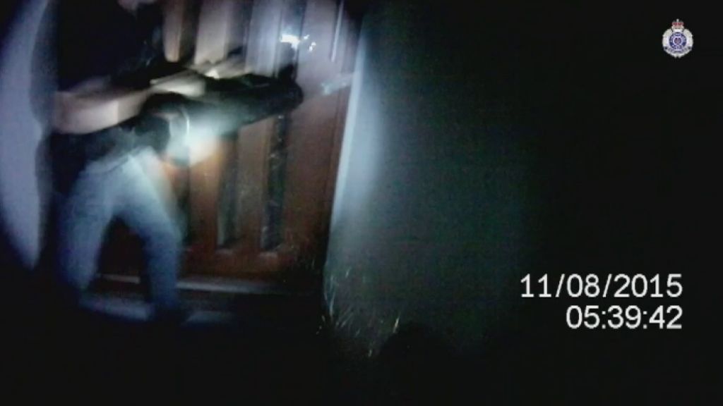 Police raid bikie properties, seize drugs, cash, rifles - ABC News