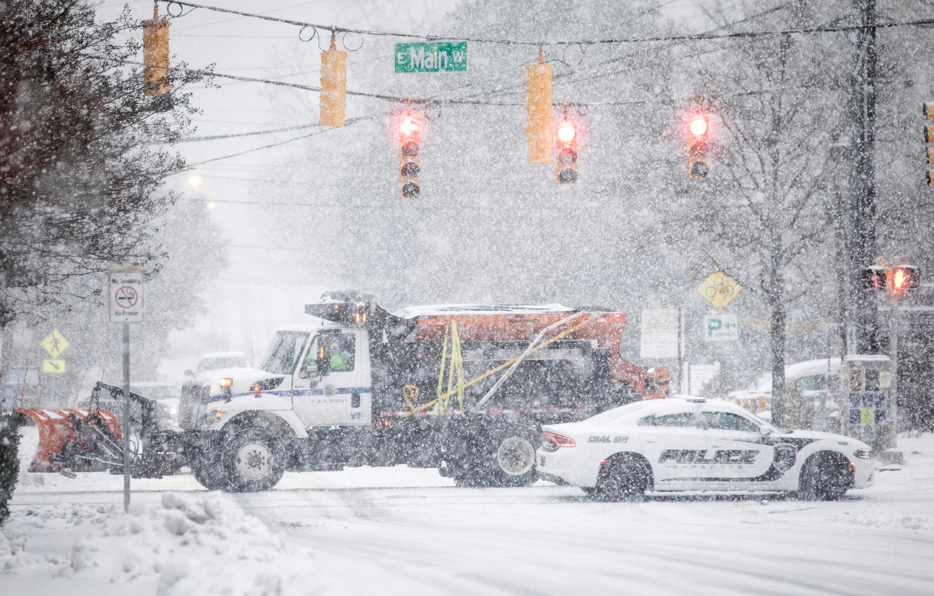 South-eastern US snow storm kills three, snarls travel and leaves ...