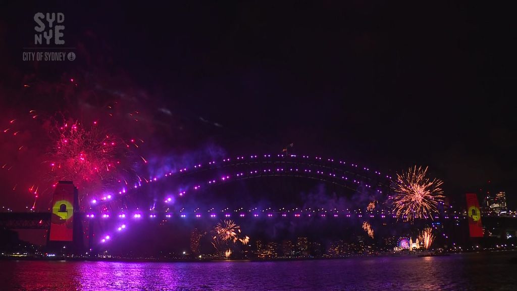 Watch Sydney's 9pm 'Calling Country' New Year's Eve fireworks. - ABC News