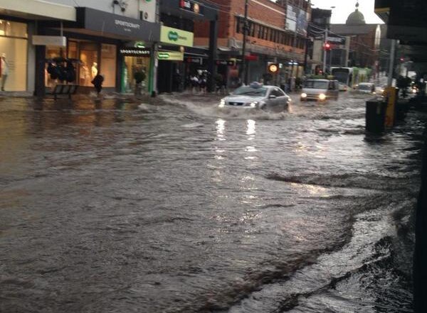 Flash flooding in Melbourne as wild weather hits - ABC News