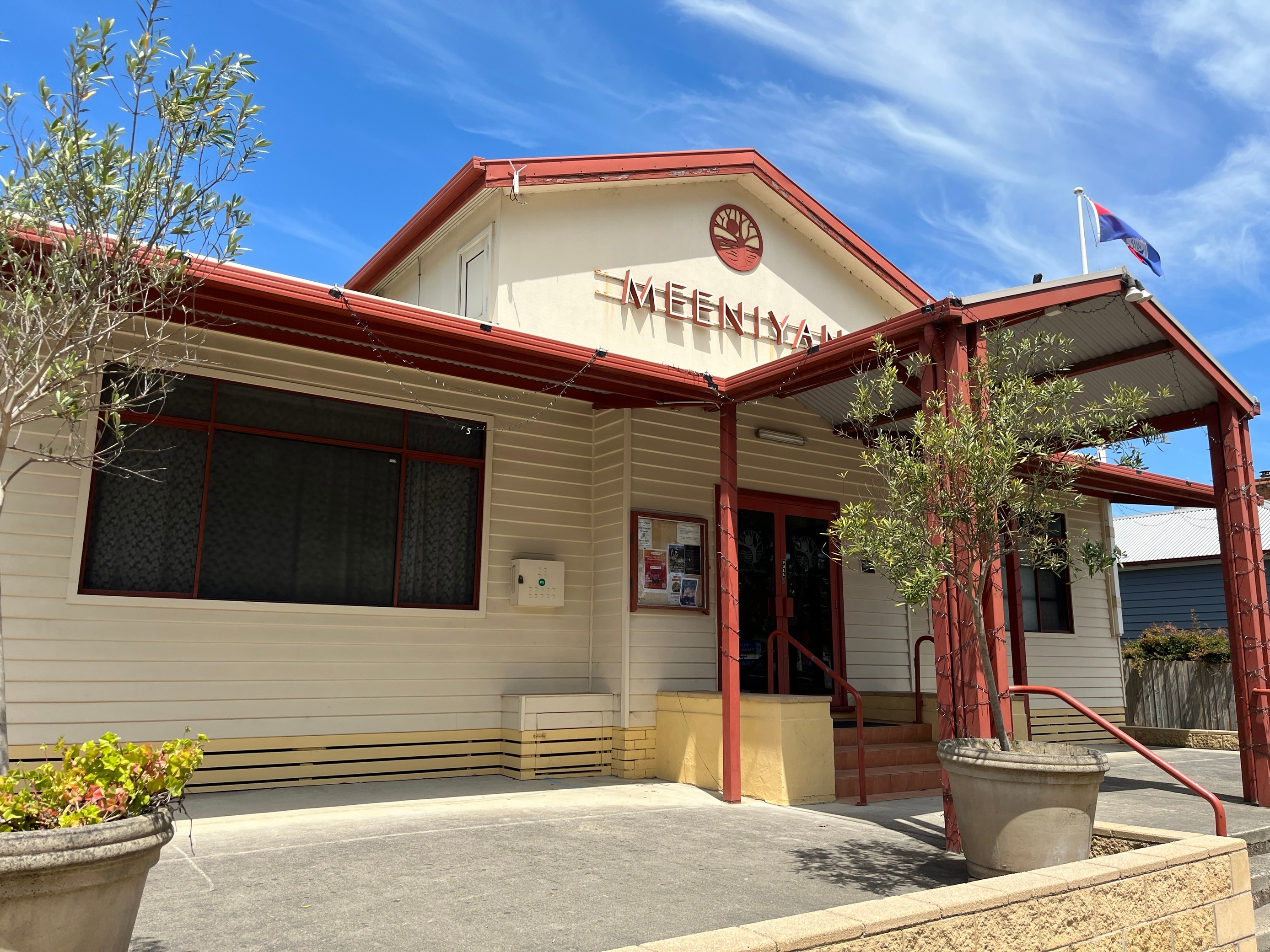 Leongatha community raises $11,000 for much-loved volunteer's carer ...