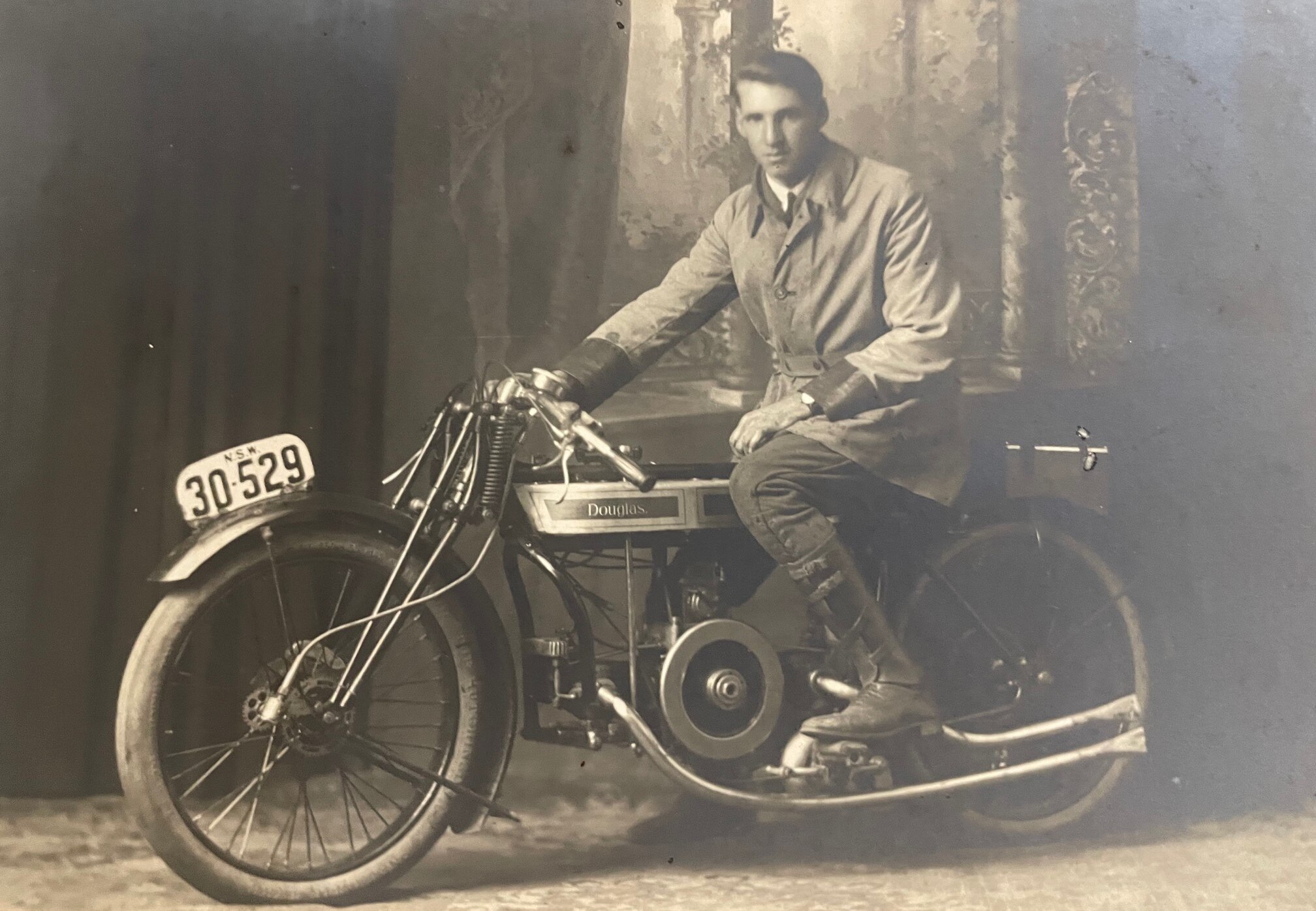 Riders recreate historic Australian Motorcycle Grand Prix in Goulburn ...