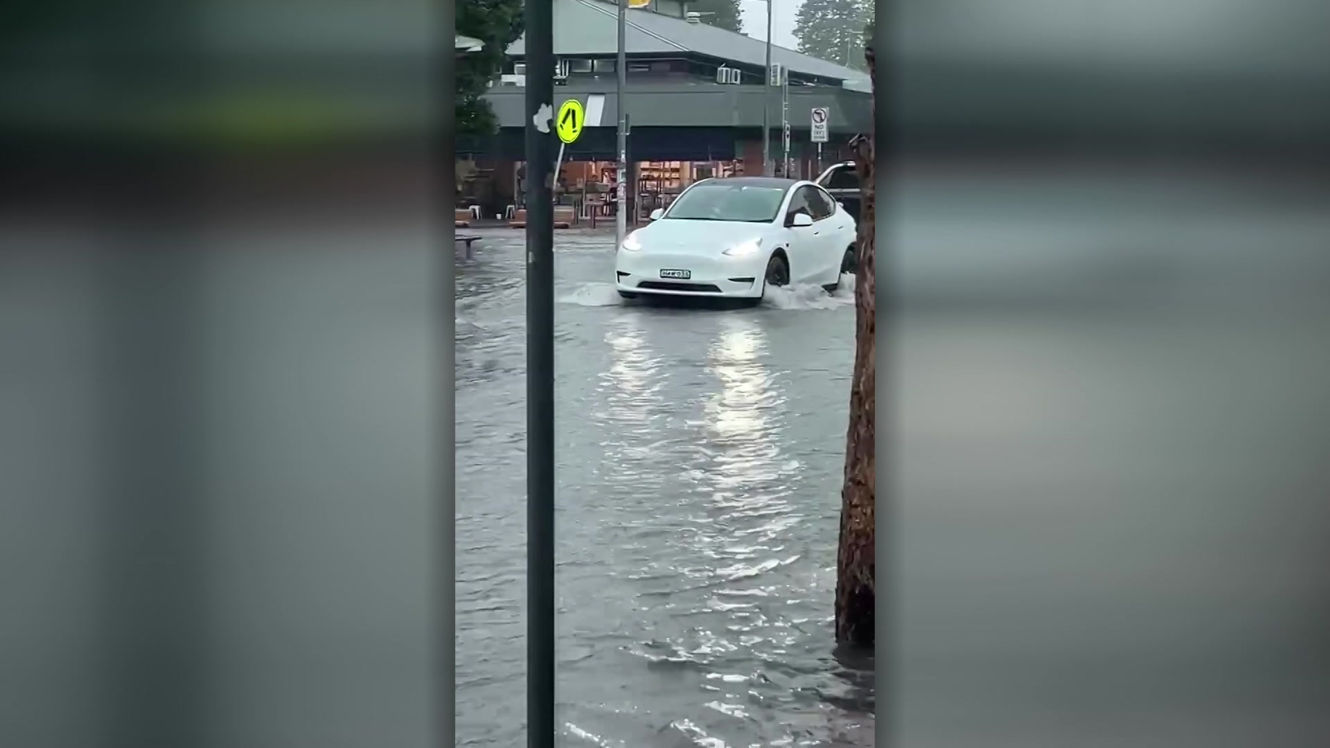 Cars risk flooded roads in Avalon, Sydney - ABC News