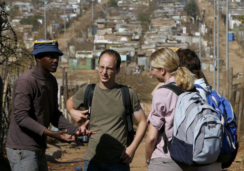 Poverty tourism brings cash to S African townships - ABC News
