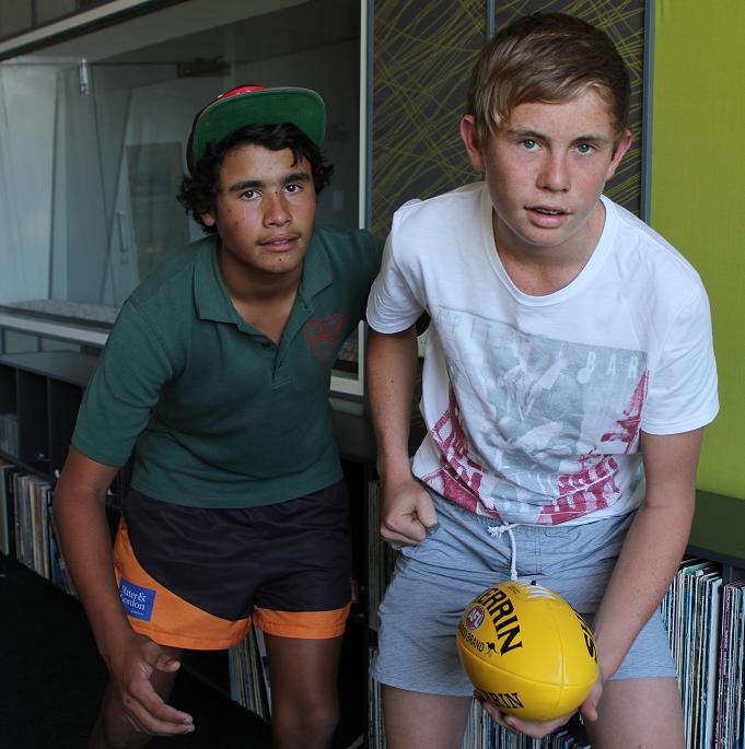 Aussie rules football returns to Broken Hill - ABC News