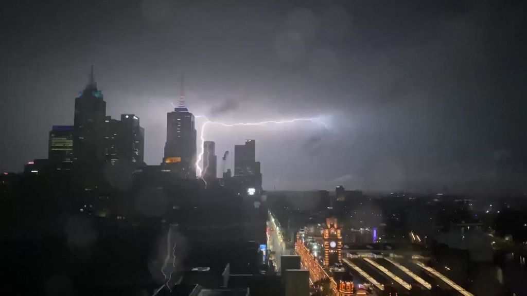 Lightning illuminates Melbourne as storm cell causes damage - ABC News