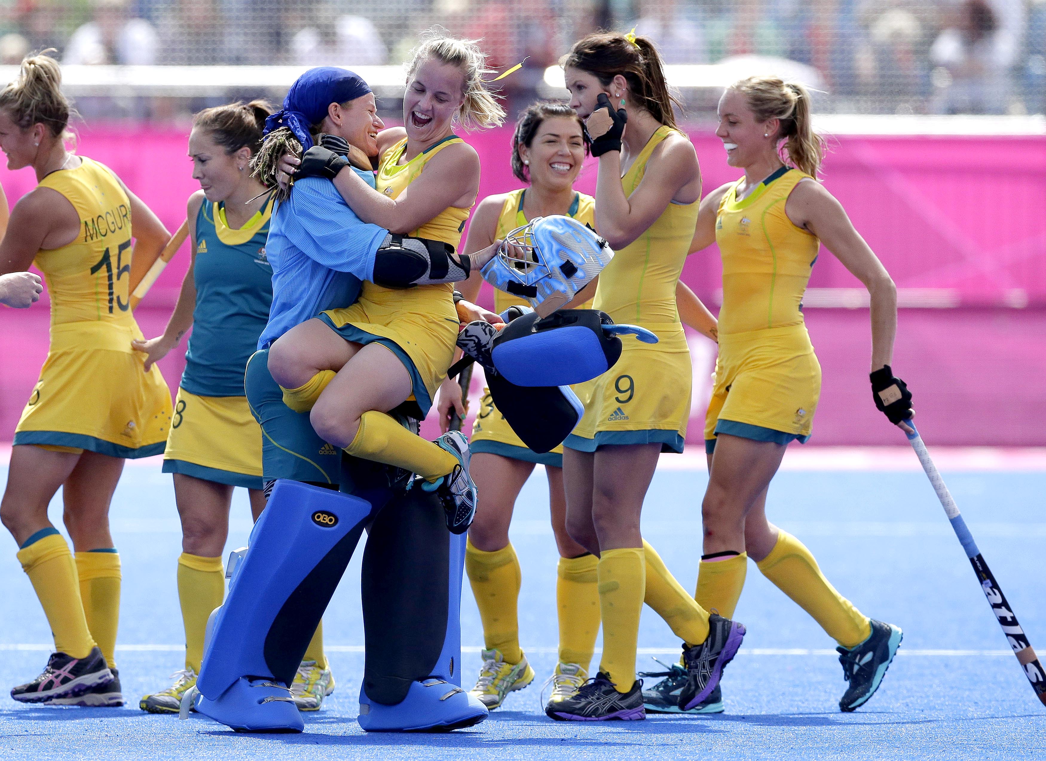 Cronk heroics seal Hockeyroos win - ABC News