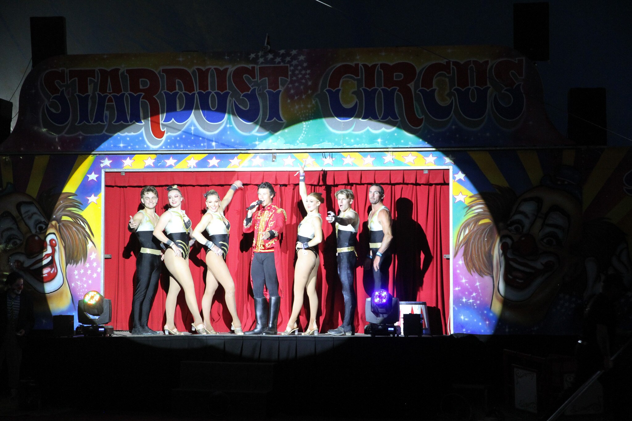 Stardust Circus manager Jan Lennon deals with driver shortfall - ABC News