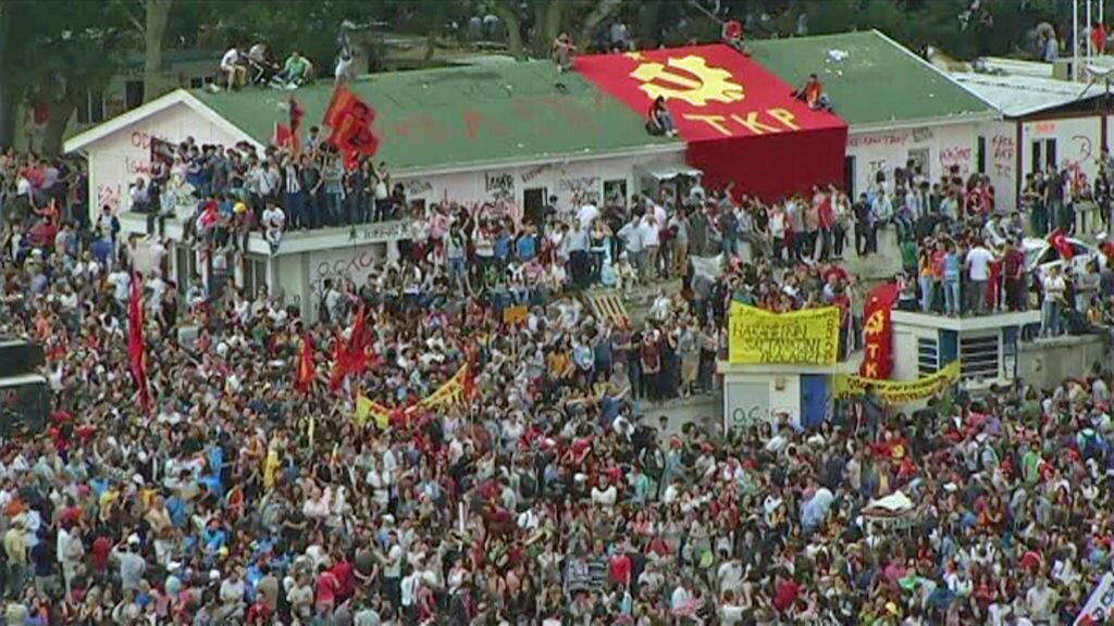 Thousands take to streets on third day of protests in Istanbul and ...