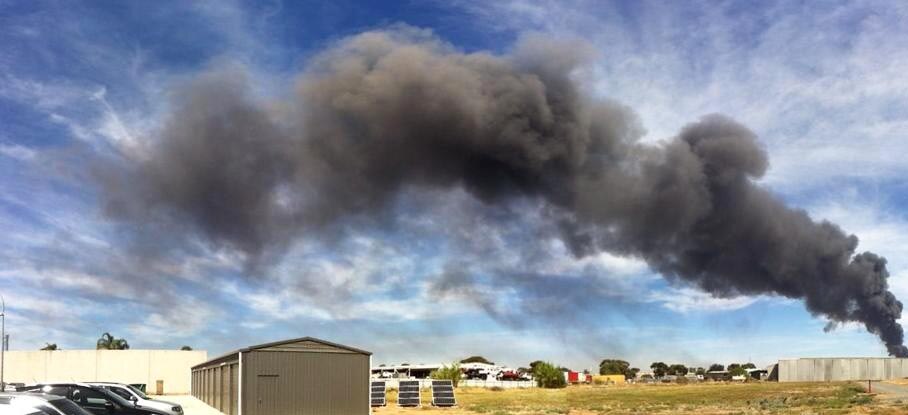 Fire blankets Adelaide in toxic smoke - ABC News