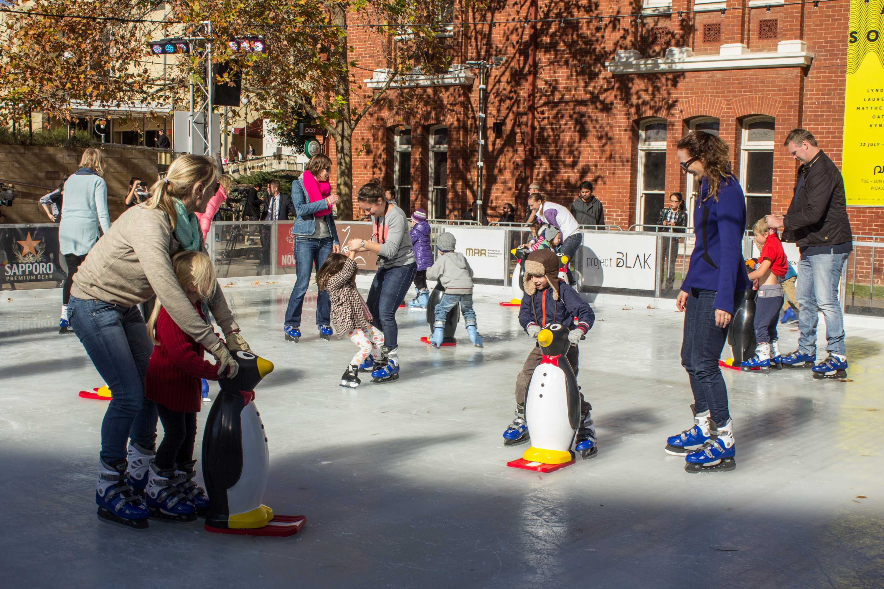 Outdoor ice skating comes to Perth - ABC News