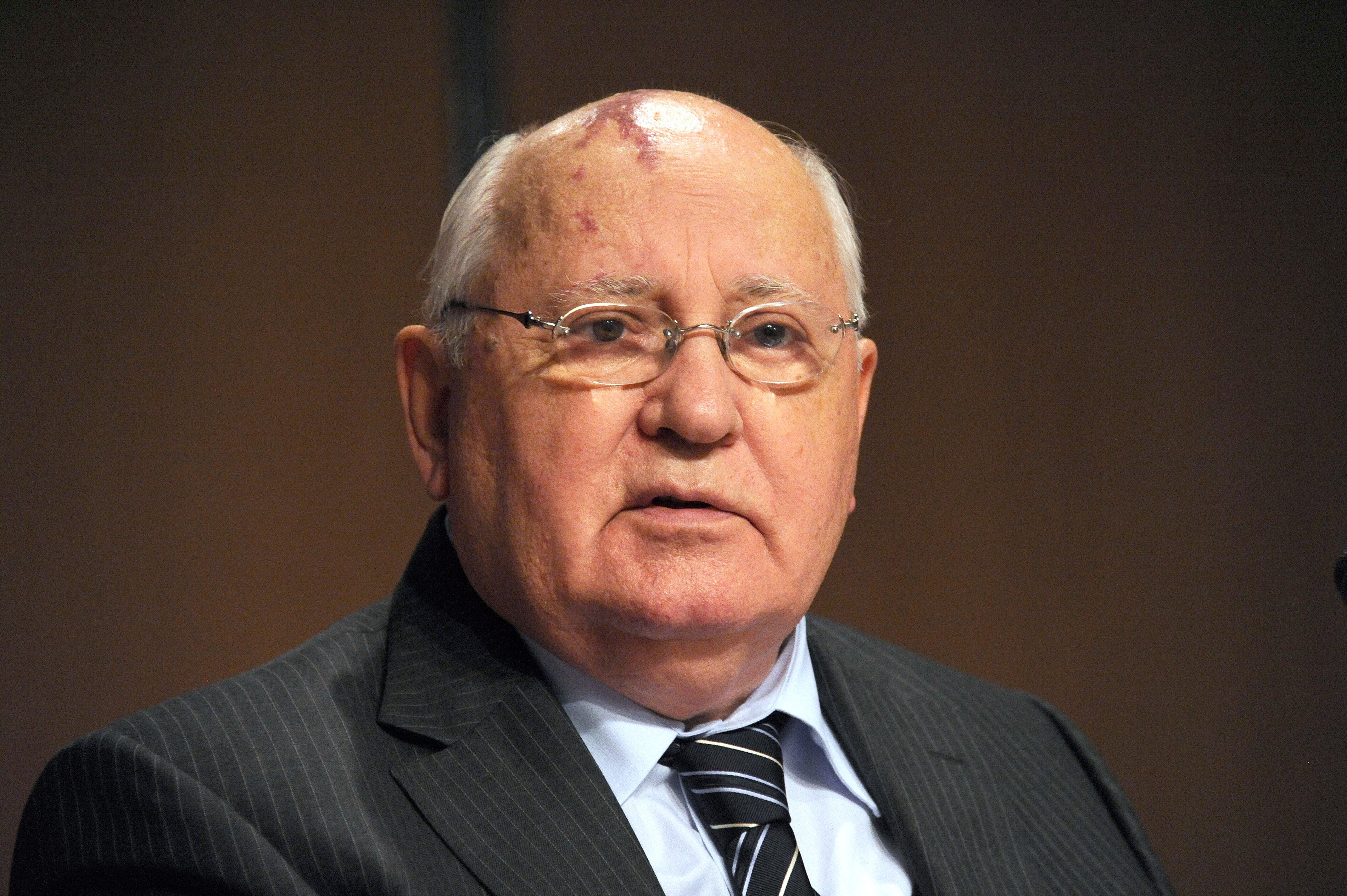 Former Soviet leader Mikhail Gorbachev warns the 'world is on the brink ...