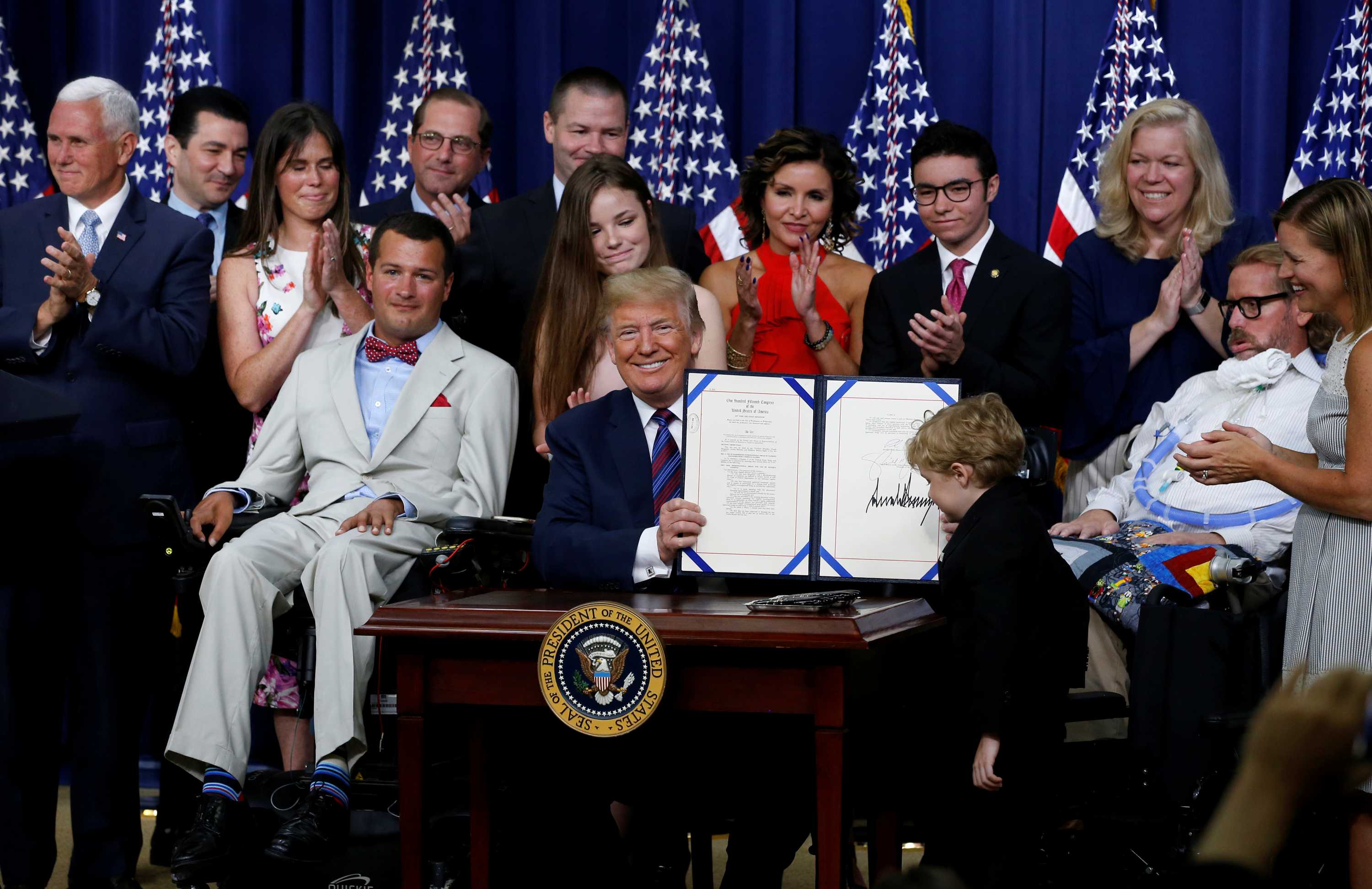 Donald Trump signs Right to Try bill for terminal patients to try ...