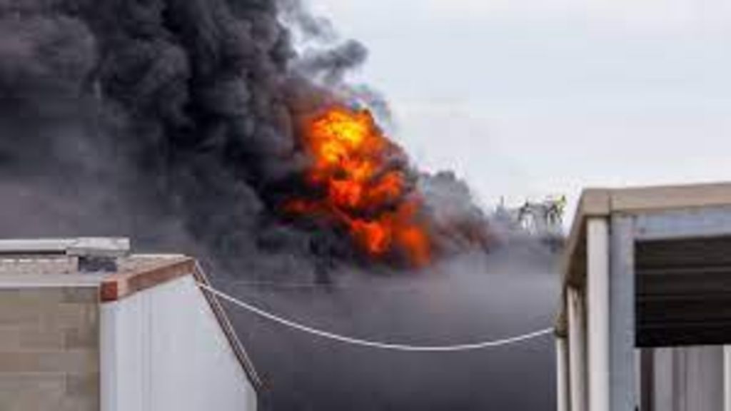 Firefighters injured in large factory fire in Melbourne's south-east ...