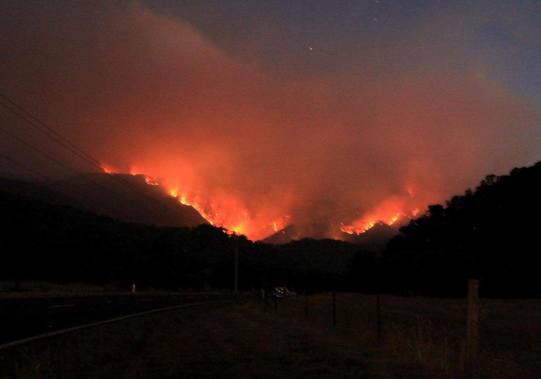 Victorian residents flee ahead of bad fire conditions - ABC listen