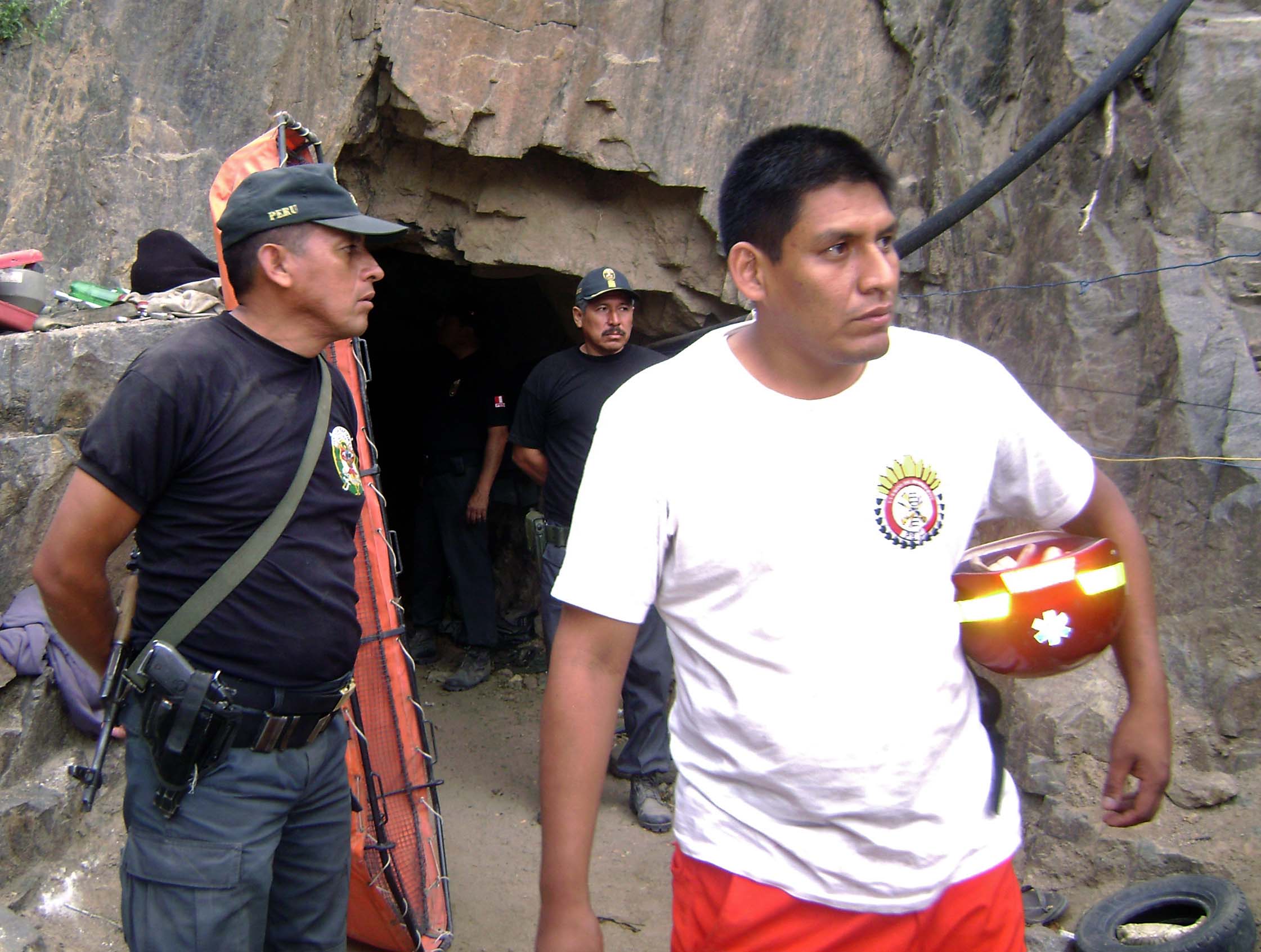 Hopes for nine men trapped in Peru mine - ABC News