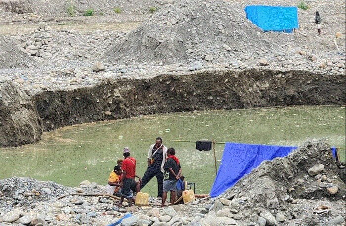 PNG Gavman imas tokaut klia pastaim long mining loa em ilaik kamapim ...