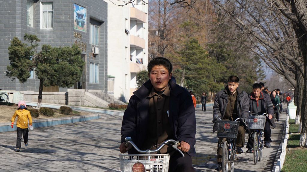 Bike riding through Pyongyang - ABC News