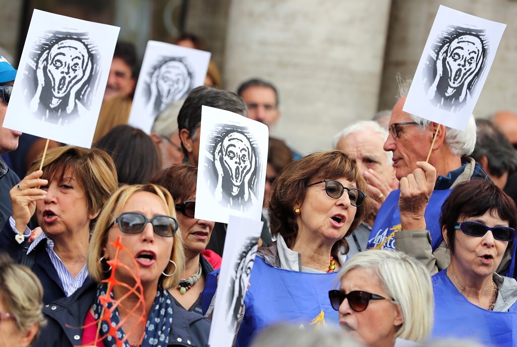 Rome's angry residents take to the streets to protest against the ...