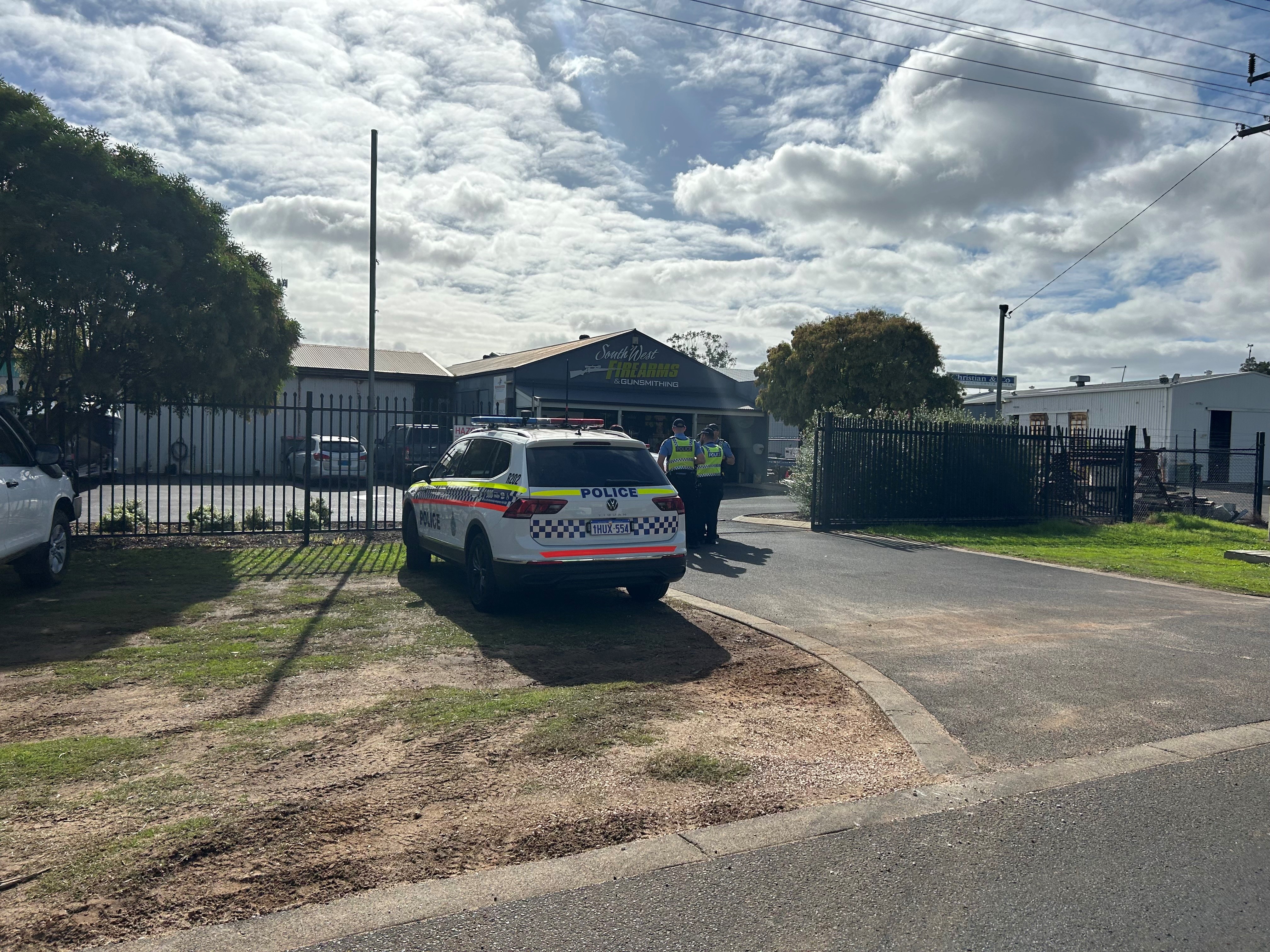 Police hunting alleged armed robber on the run after Busselton gun ...