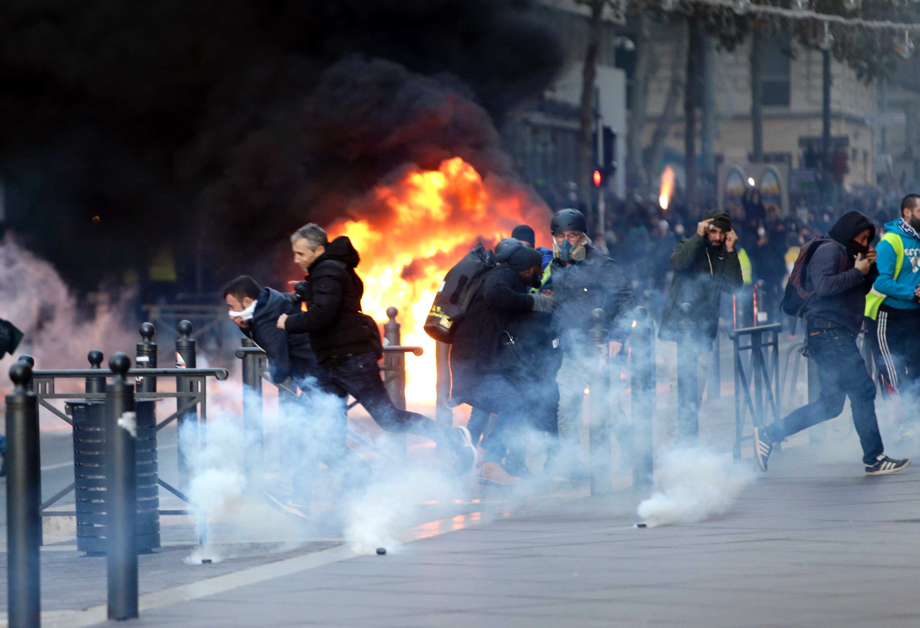 France's Emmanuel Macron to speed up tax cuts, raise wages, after weeks ...