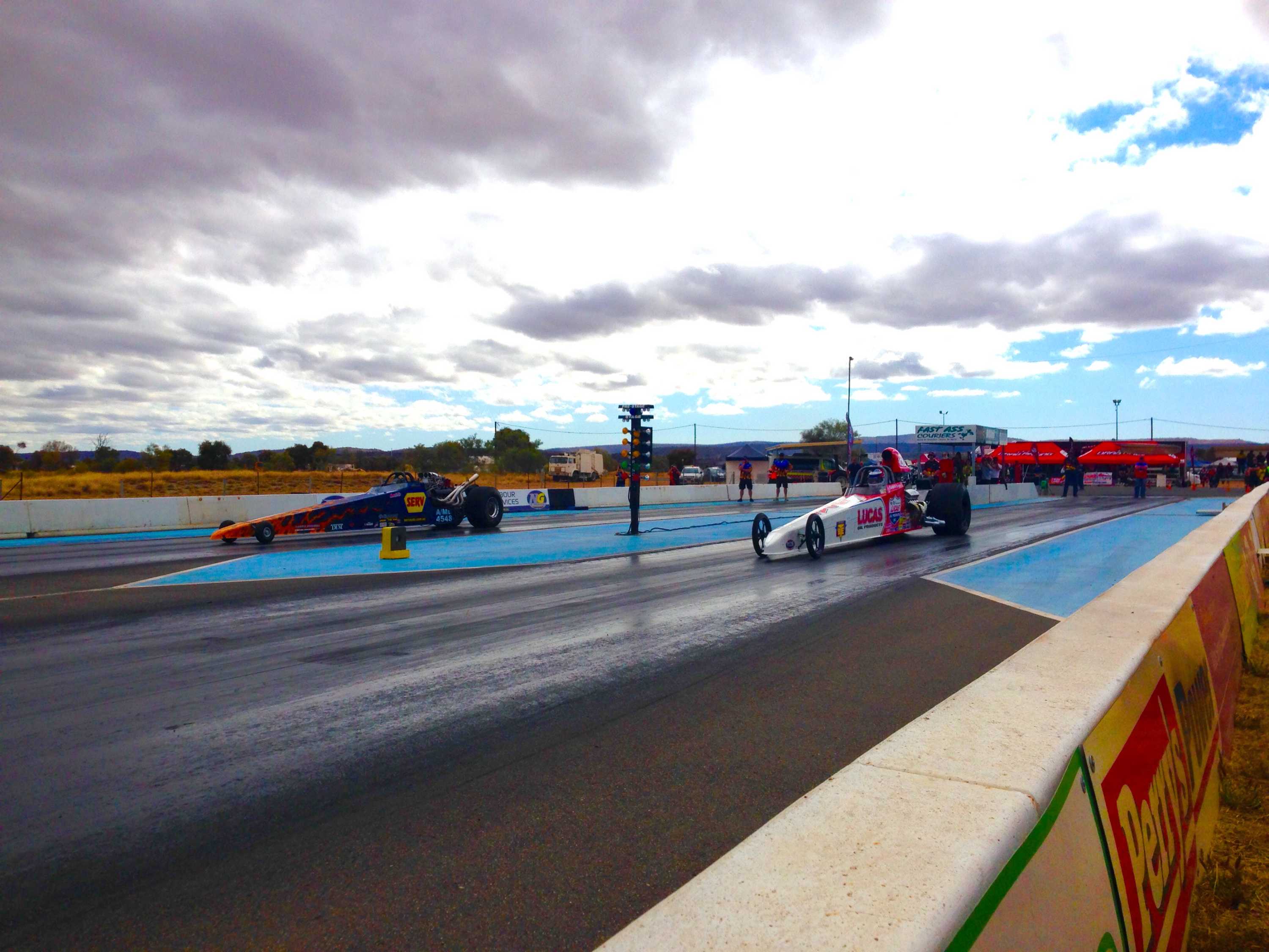 Rubber in the air at Alice Springs drag races - ABC News