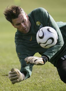 Soccer star heads south - ABC News