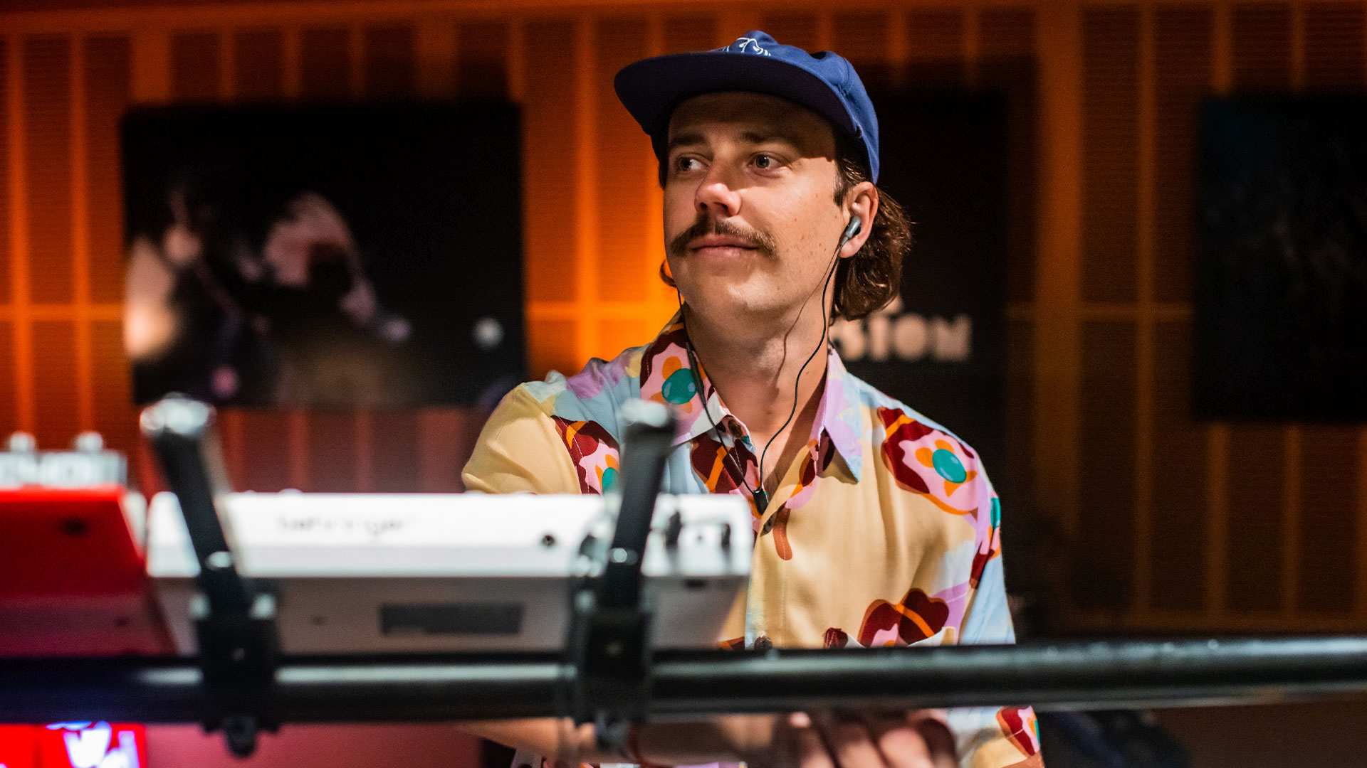 Dave Winnel covers Toto 'Africa' for Like A Version [2022] - triple j