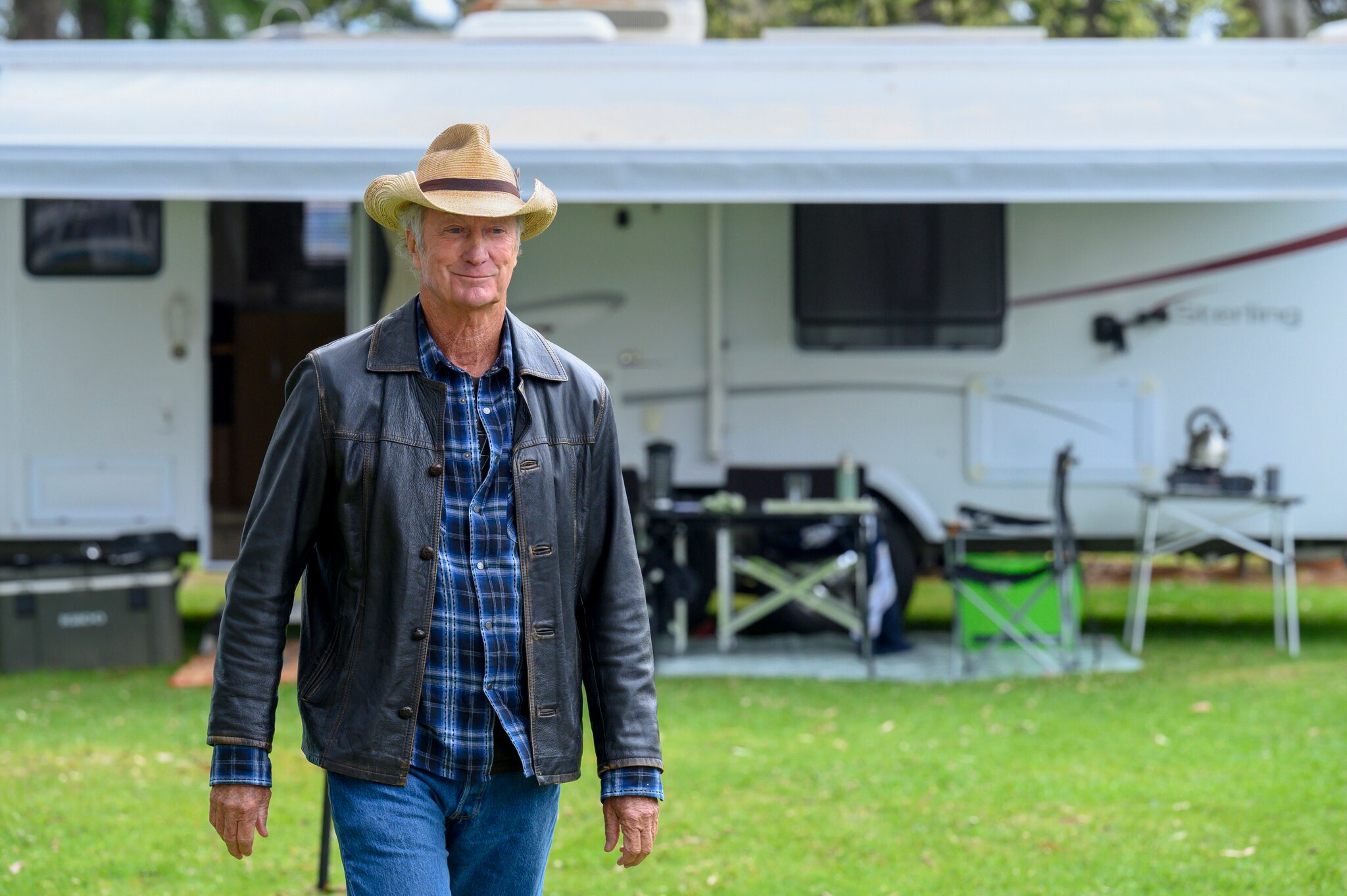 Lying and storytelling is key to success, says Bryan Brown - ABC listen