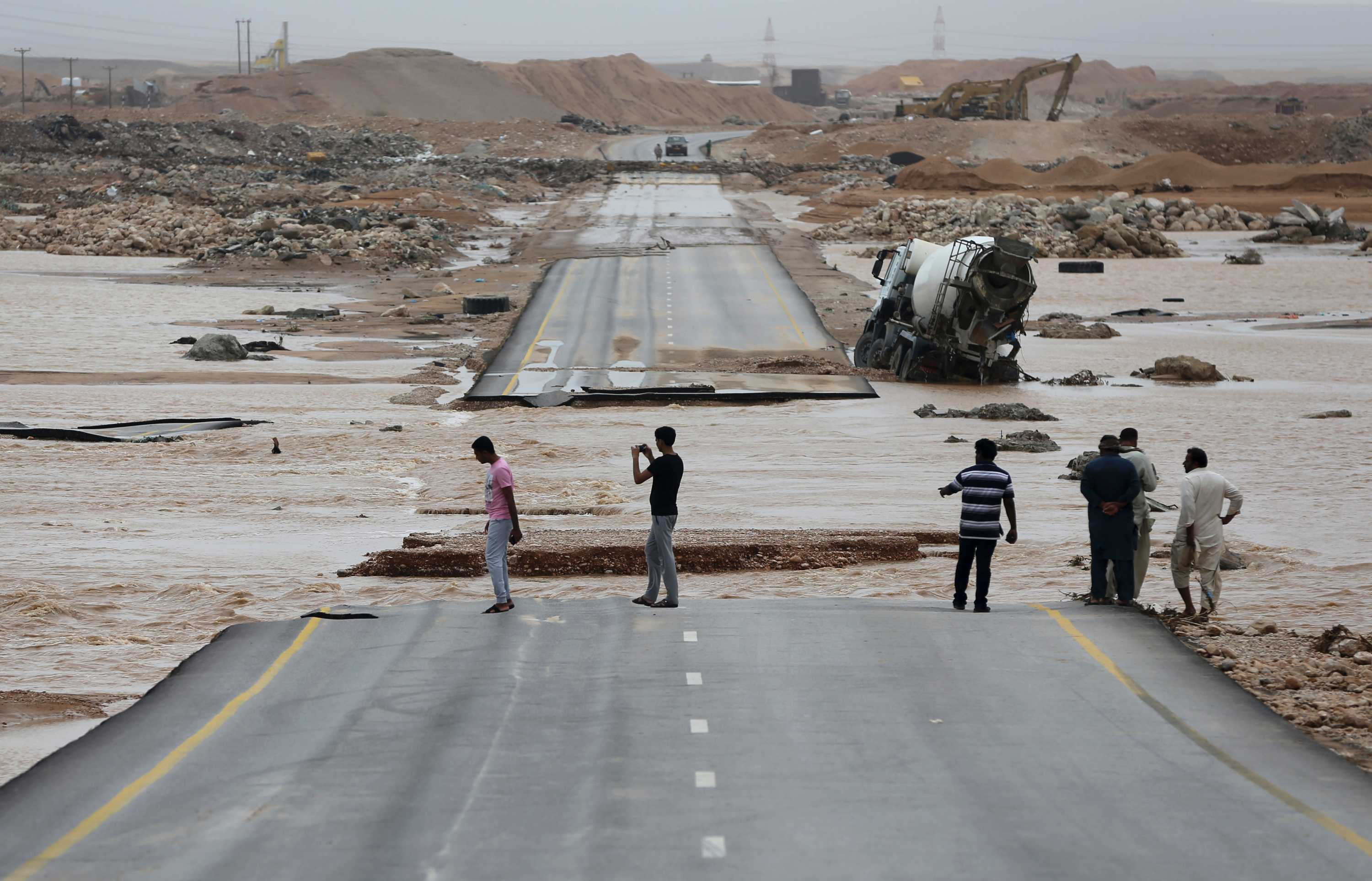 Oman cyclone brings three years' rainfall in single day, leaves 13 dead ...