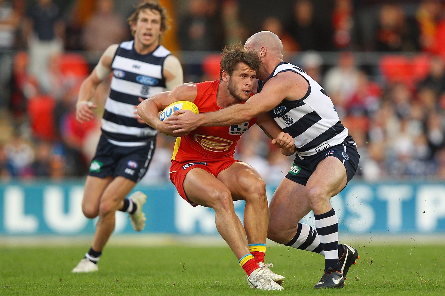 Suns retain talented Weller - ABC News