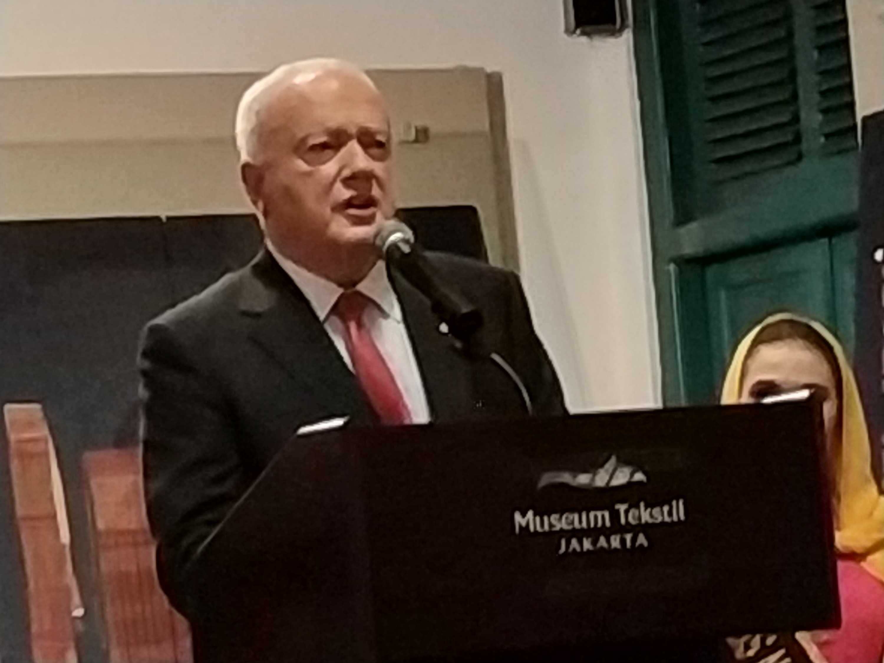 Pensiunan Dokter Di Sydney Koleksi Seribu Lebih Kain Nusantara Langka ...