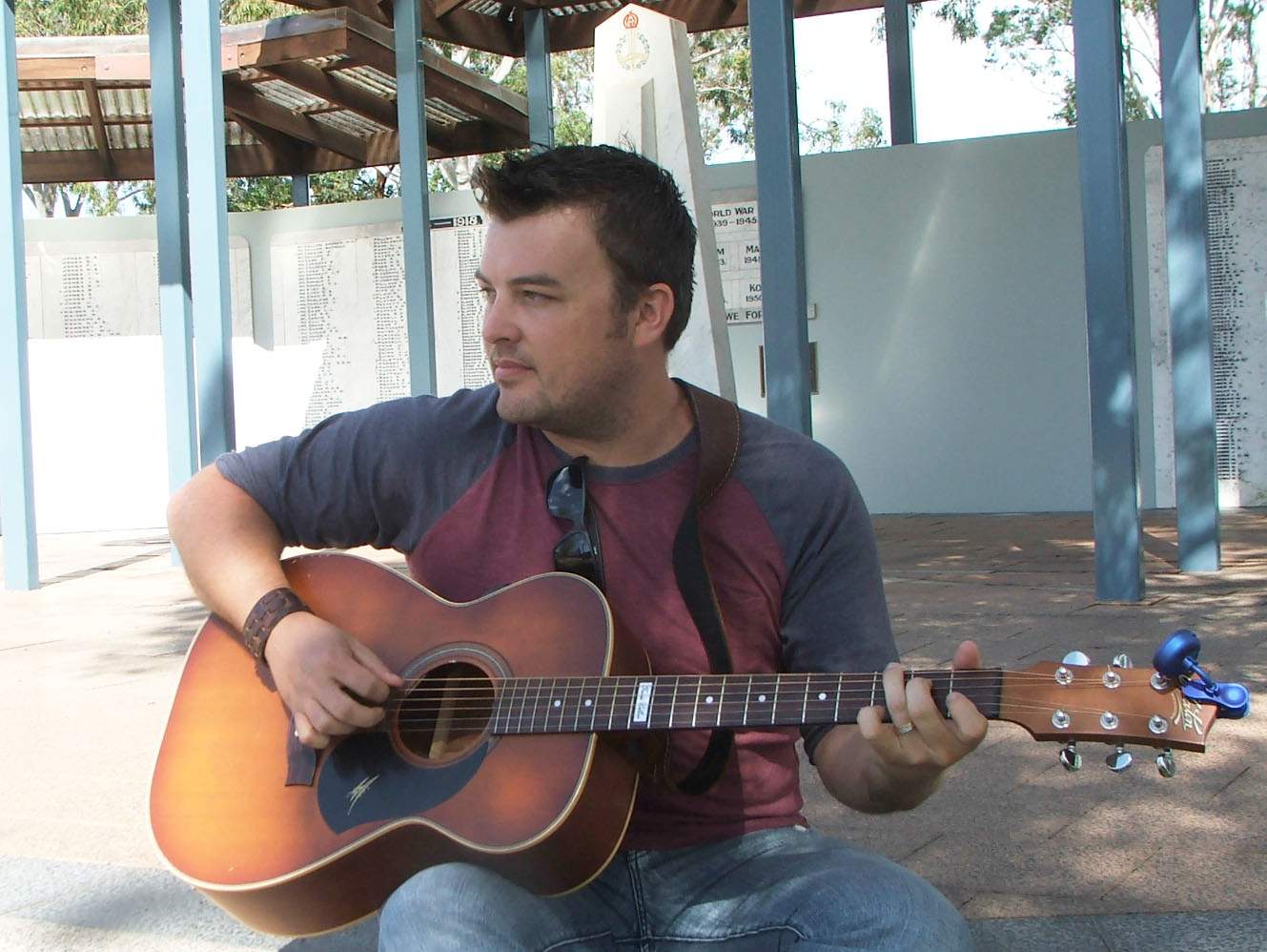 Country music star Travis Collins remembering the Anzacs in song - ABC News