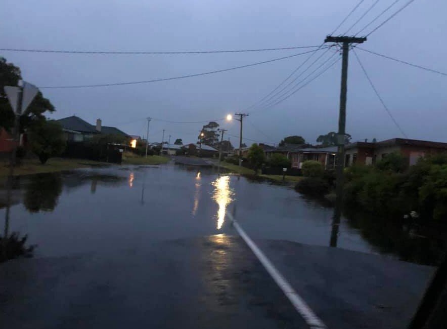 Heavy rain keeps SES busy in Tasmania's north-west, flood warnings ...