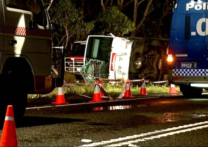 Investigations begin after fatal Vic bus crash - ABC News