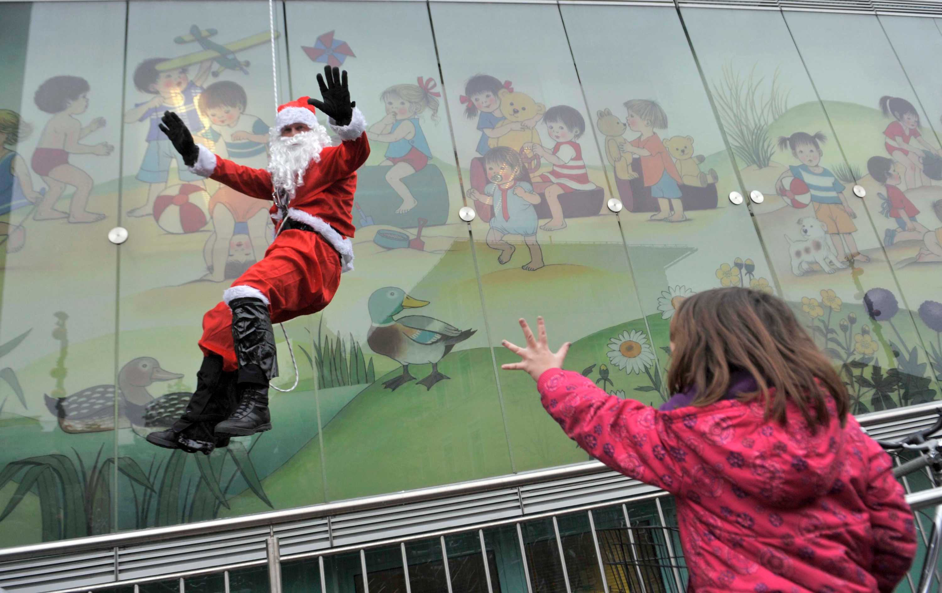 Photos: Santa Claus gears up for Christmas - ABC News