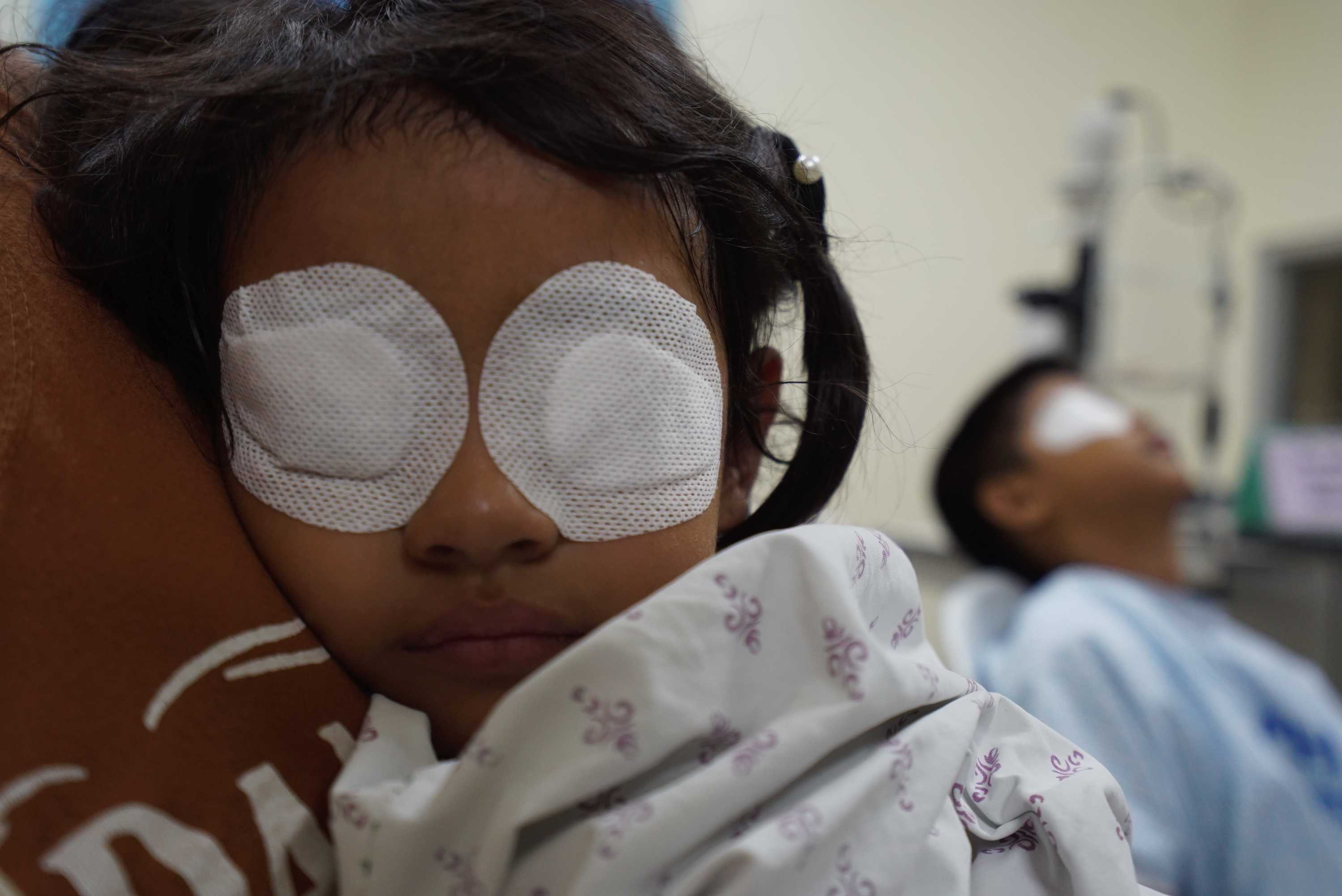 Eye surgery gives Filipino family the chance to dream big - ABC News