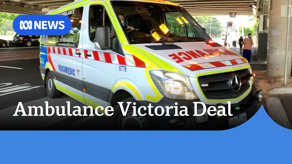 Ambulance Victoria strikes pay deal with union - ABC News