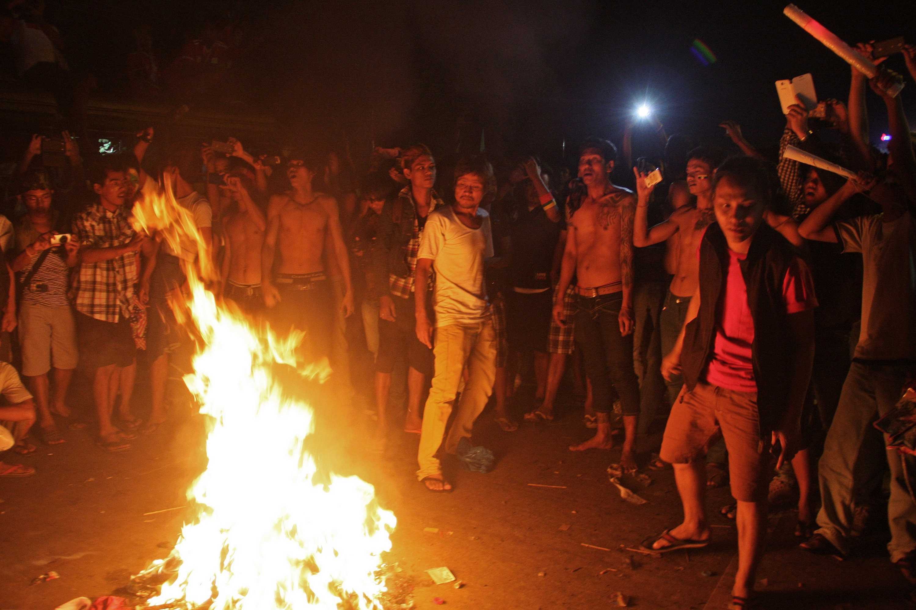Angry Myanmar soccer fans riot over team loss at SEA Games - ABC News