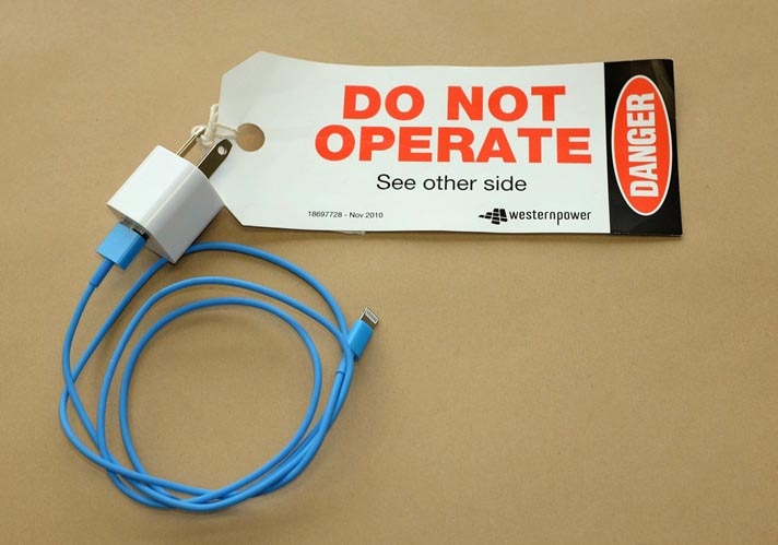 WA retailer fined, others warned over unsafe USB chargers - ABC News