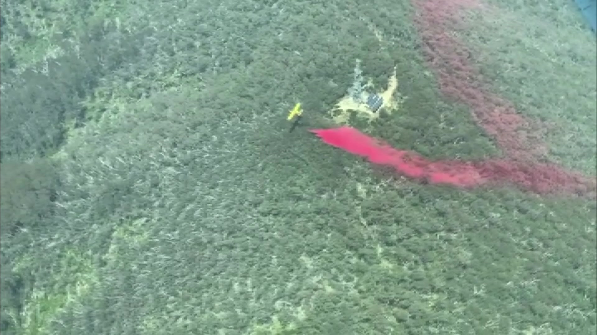 Planes drop fire retardant ahead of Walwa bushfire - ABC News