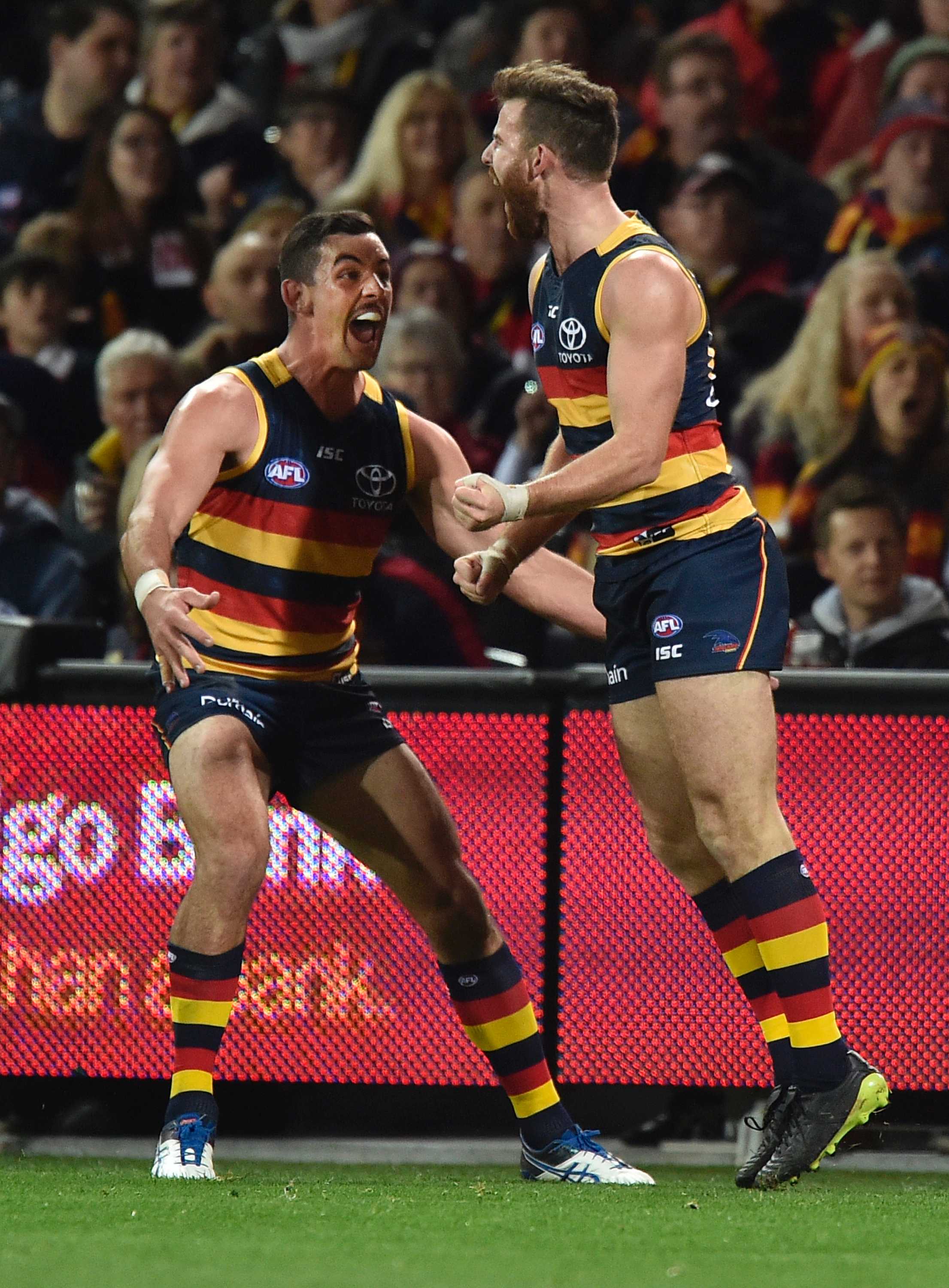 Adelaide Crows rack up 59-point win over Western Bulldogs in the wet at ...