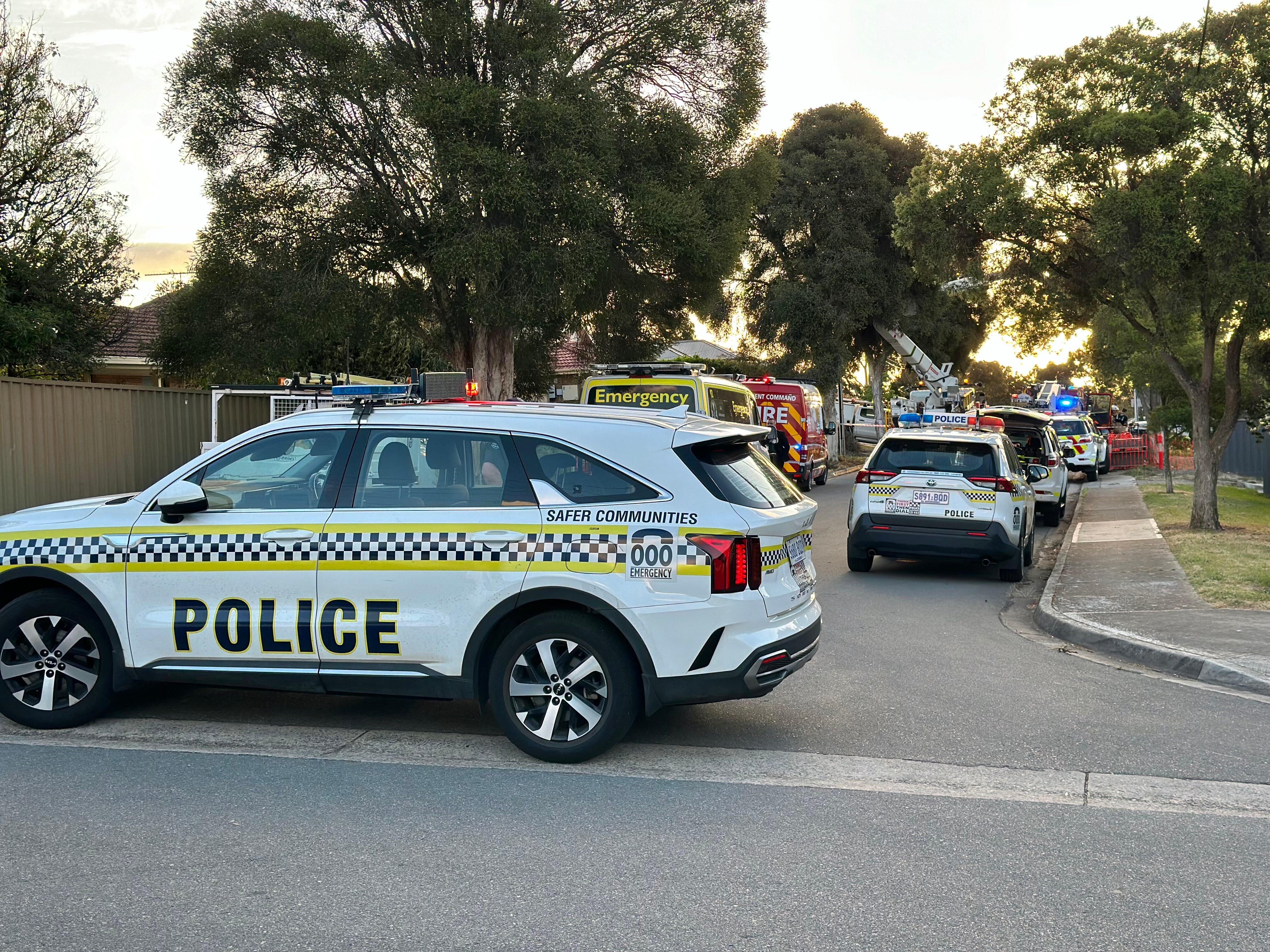 Police officer rescues unconscious woman from burning, smoke-filled ...