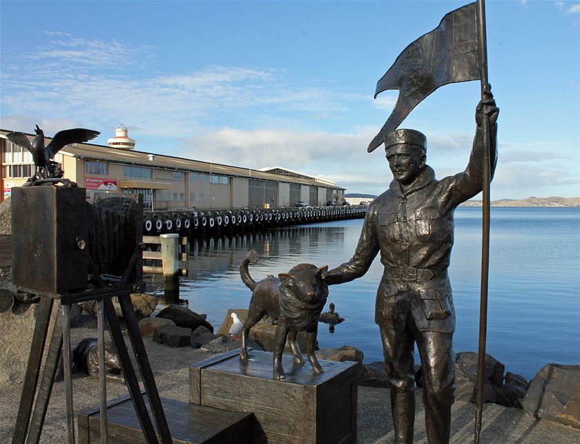 Stephen Walker, celebrated Tasmanian sculptor, dies aged 86 - ABC News