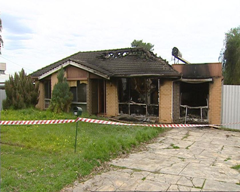 Family escapes Valley View fire - ABC News