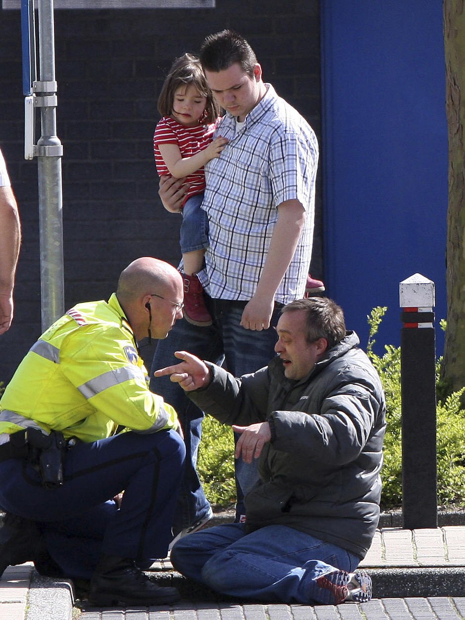 Dutch police identify shopping mall gunman - ABC News