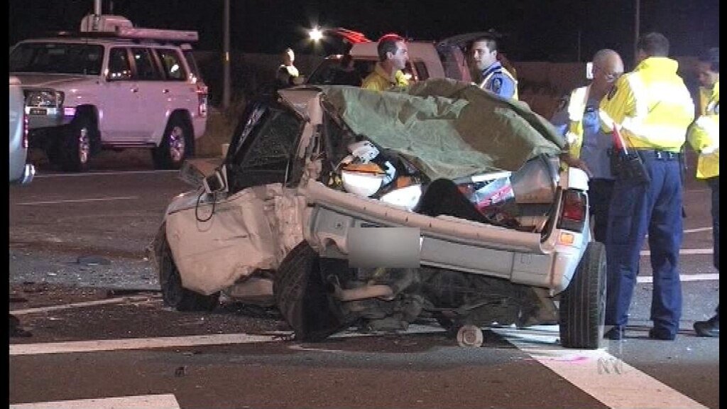 Man dies in Perth car crash - ABC News